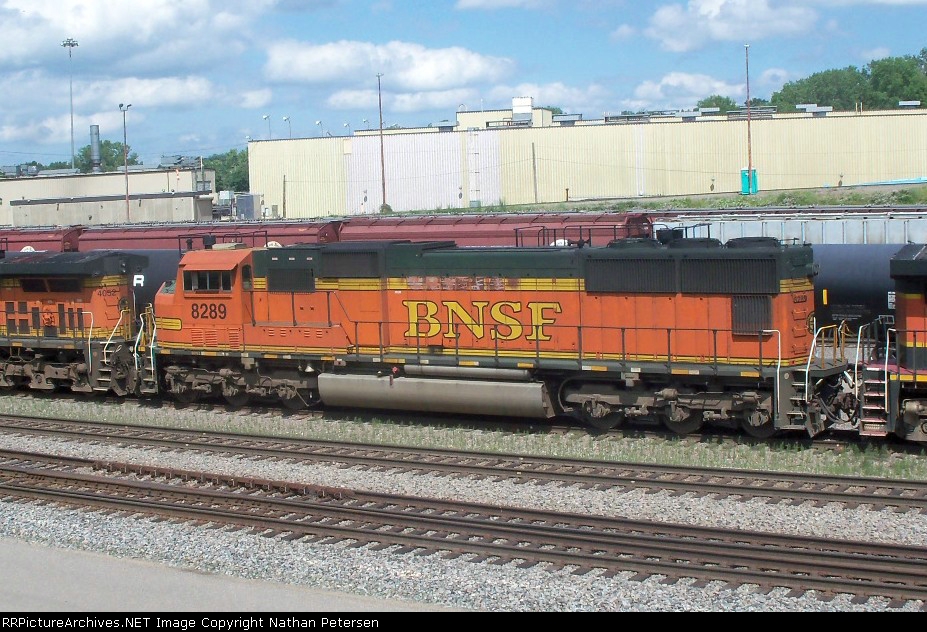 BNSF 8289